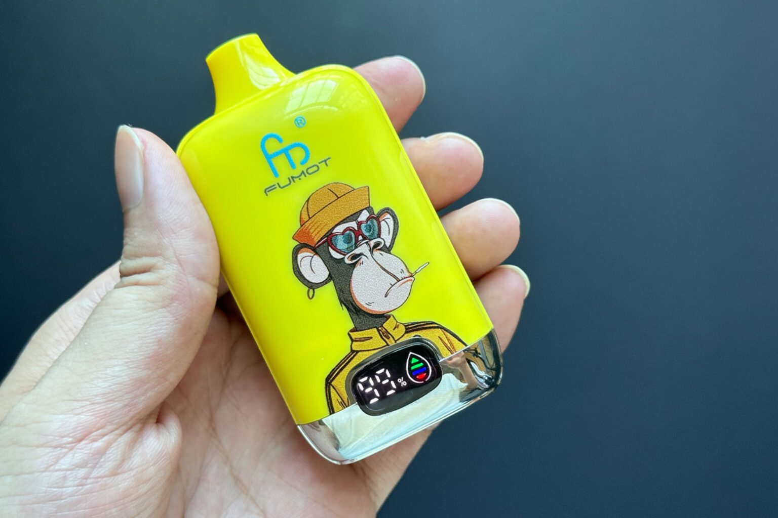 Fumot Digital Box 12000 一次性电子烟评测